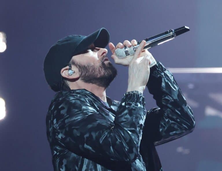 Eminem Wins Best Visual Effects & Best Hip-Hop At MTV VMAs...